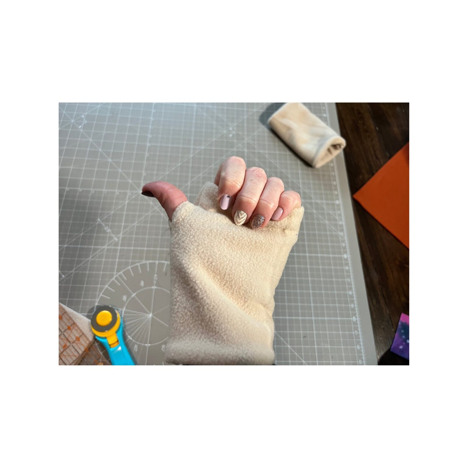How to Make Fingerless Mittens - Scrap Fabric Love