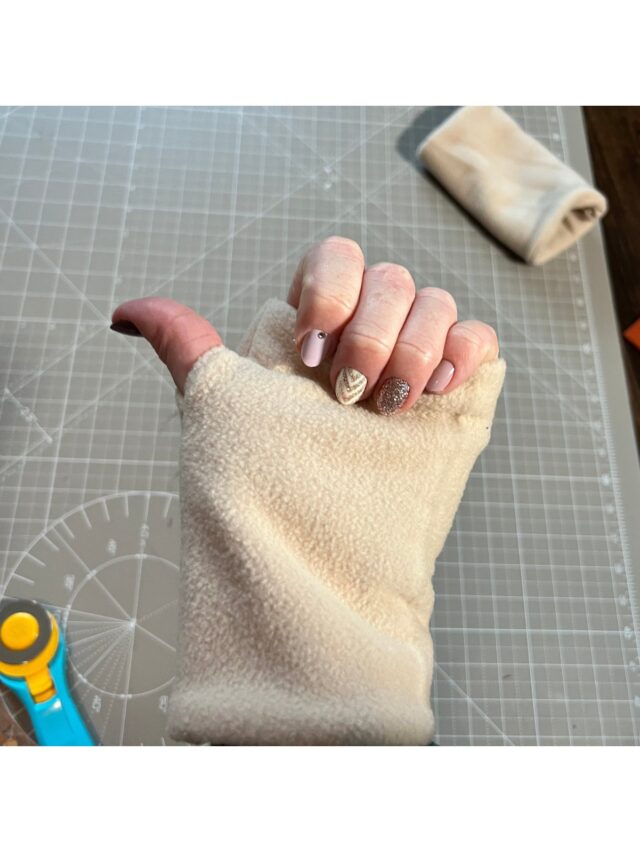Easy to Make Fingerless Mittens Story - Scrap Fabric Love