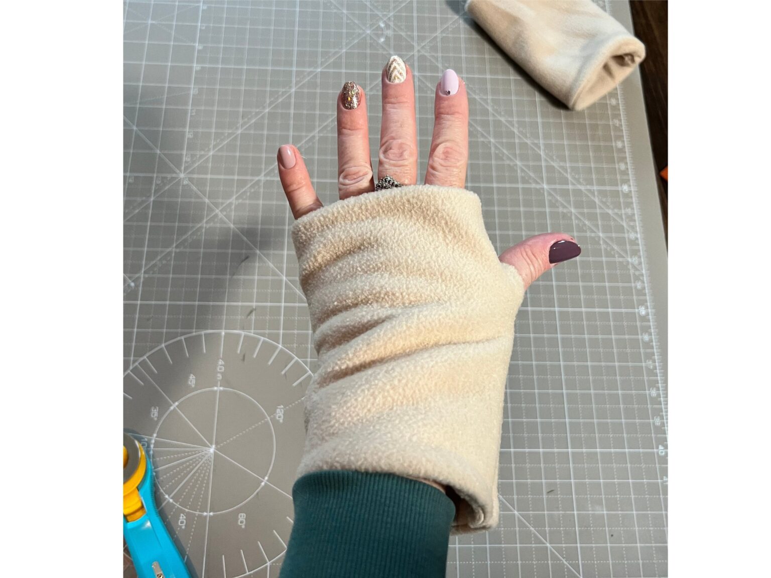 How to Make Fingerless Mittens - Scrap Fabric Love