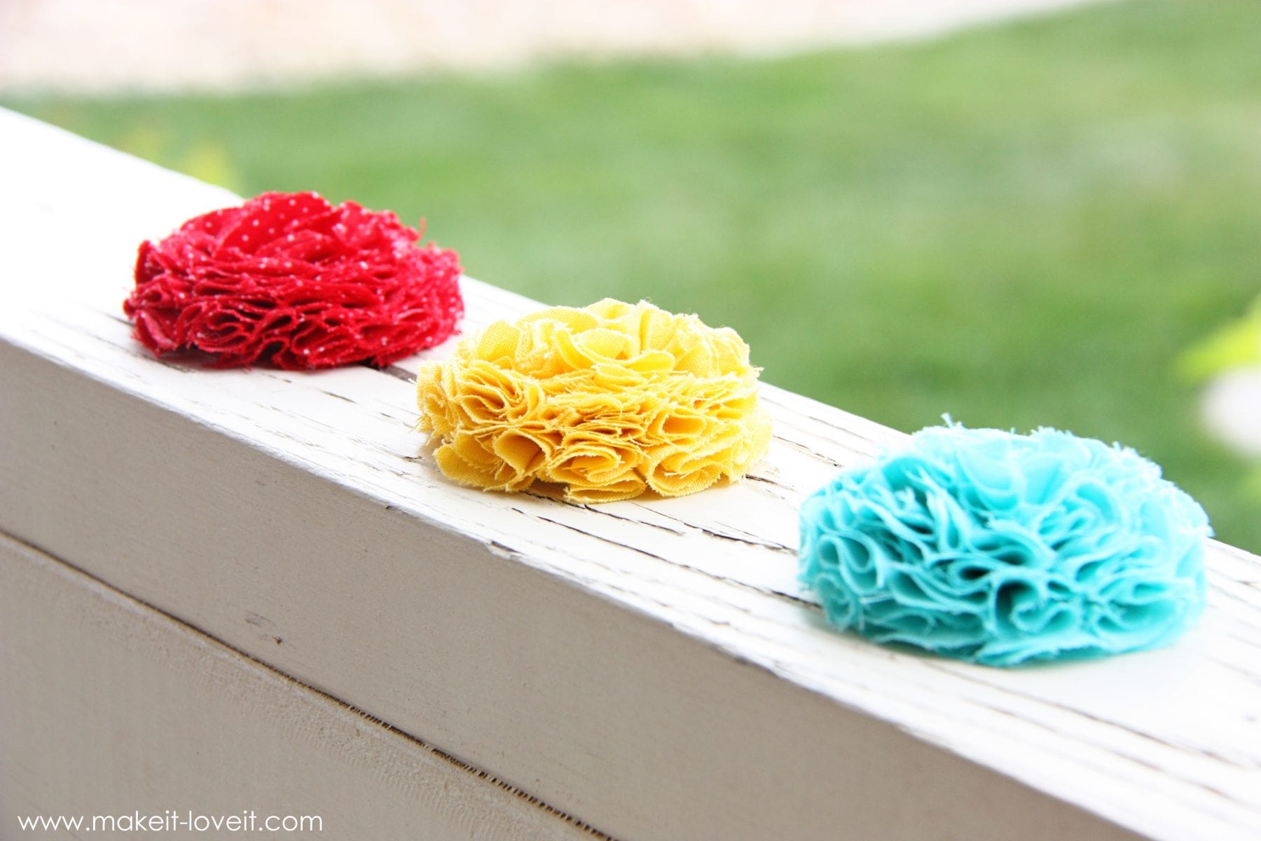 How to Make Fabric Flowers - 10+ Fun Ways To Use Your Scraps