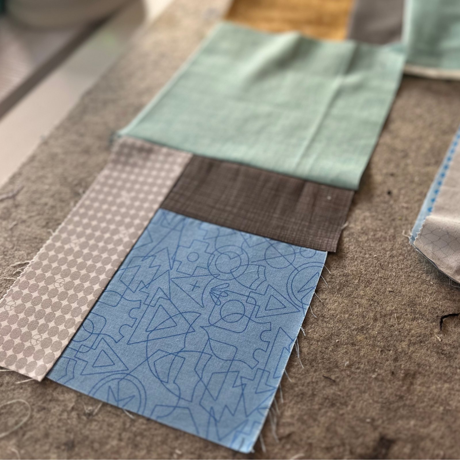 Beginner 1/4 Log Cabin Quilt Pattern for Pre-Cuts